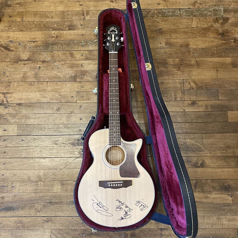 Guild S4CE-NT HR 1997 Acoustic Guitar Signed by Bee Gees USED | Reverb