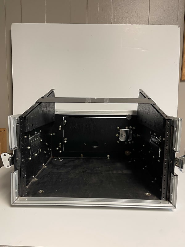 Road Runner M4URR Case (rack) | Reverb