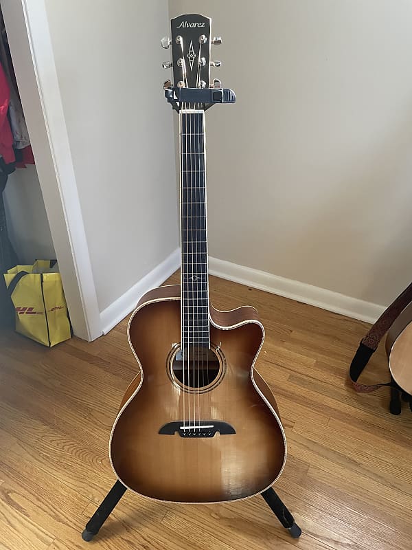 Alvarez Acoustic/electric cutaway Sunburst | Reverb UK