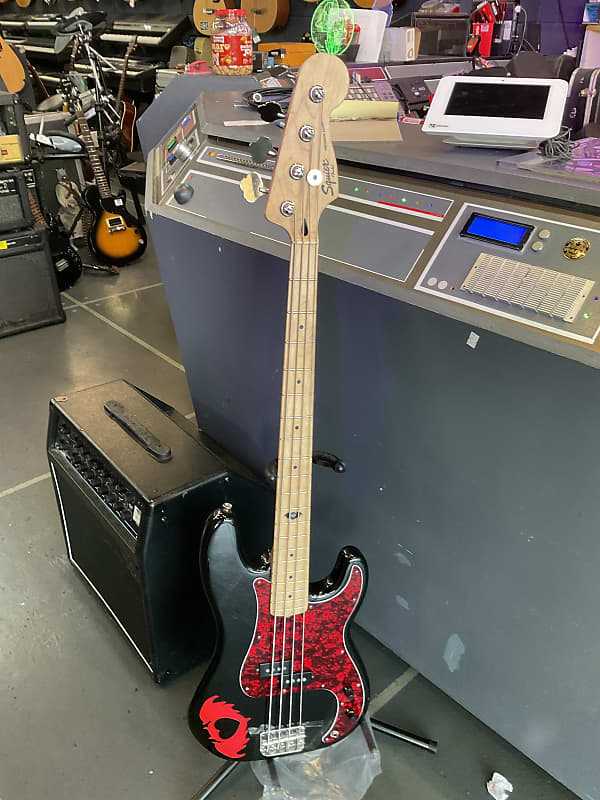 Fender P bass | Reverb