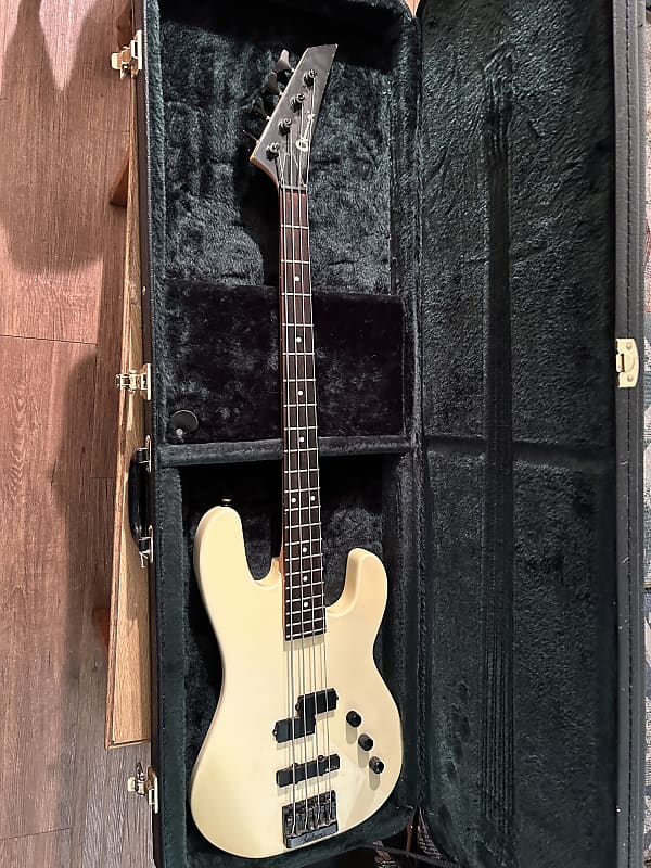 Charvel 2b bass guitar 80s with case nice shape | Reverb