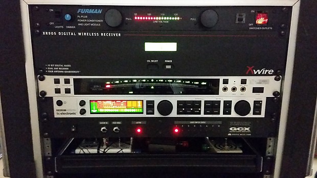Xwire Digital Guitar Wireless System XR905 Receiver and XT905 | Reverb