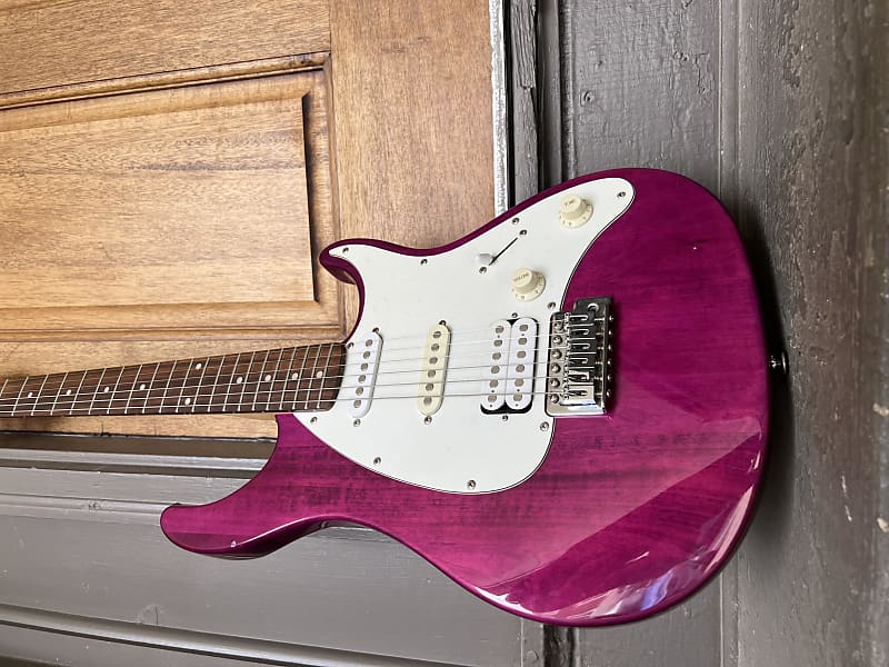 Peavey Raptor Plus HSS Electric Guitar w/ Tremolo Trans | Reverb