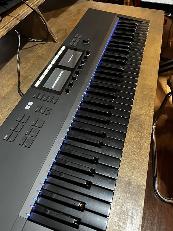 Native Instruments Komplete Kontrol S61 Limited Black Edition | Reverb