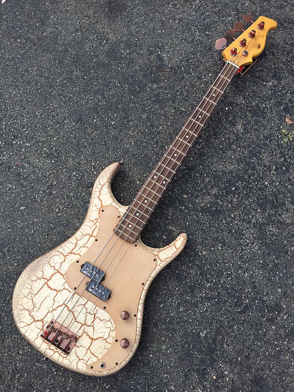 AXL AP820 Badwater Bass | Reverb