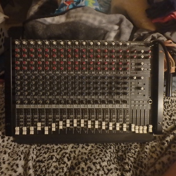 MACKIE CR1604-VLZ 16-CHANNEL MIC/LINE MIXER | Reverb
