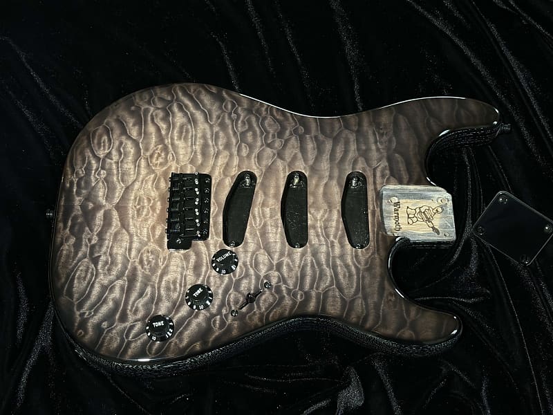 Warmoth Soloist/Strat Body: Quilt Maple top with cerused | Reverb