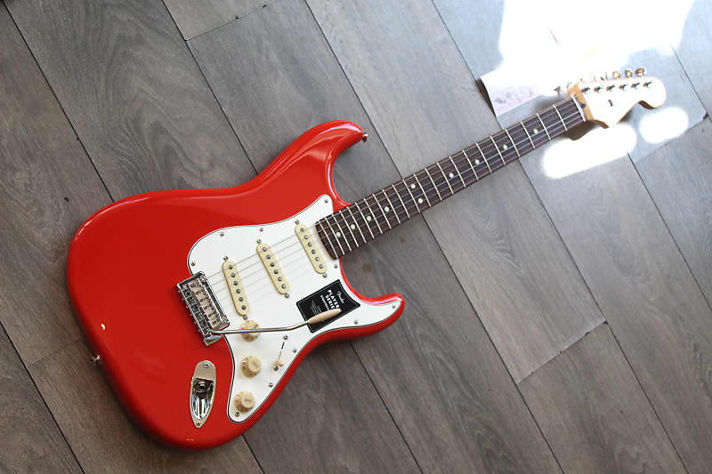 FENDER "Player II Stratocaster, Slab Rosewood, Coral Red" | Reverb UK