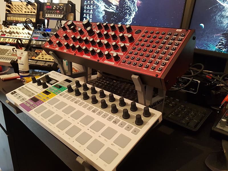 Double stand Behringer neutron e Arturia Beatstep Pro | Reverb