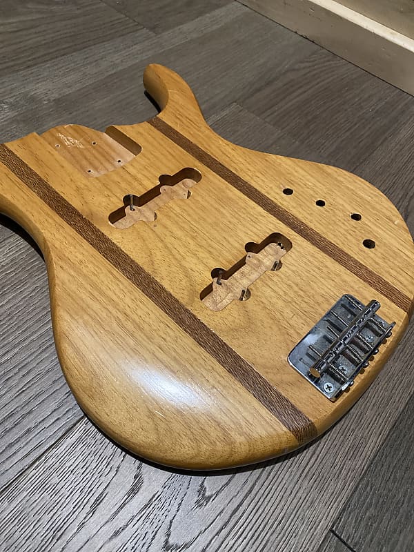 Gadow Custom 4 String Bass Body Reverb