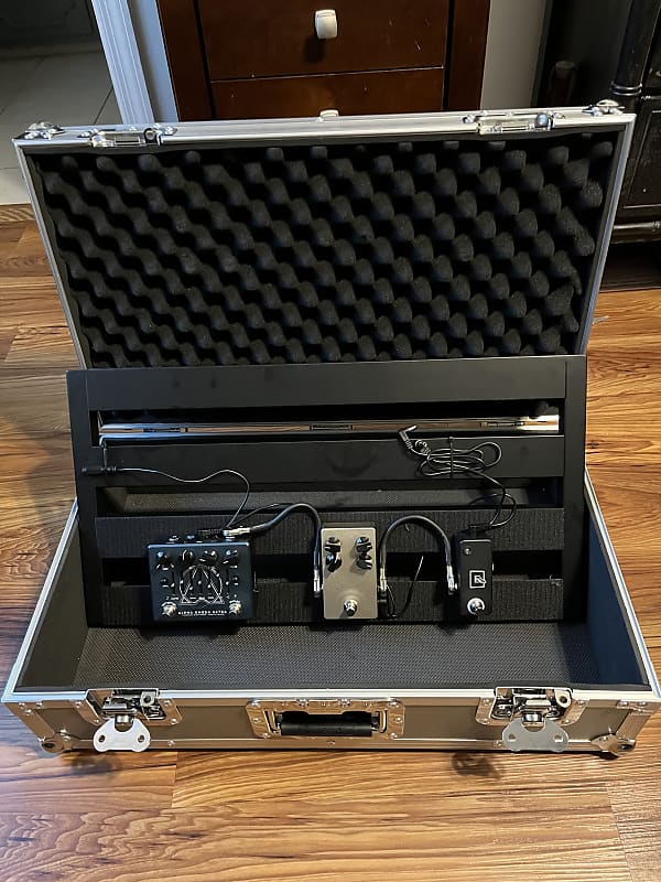 Pedalboard Classic 2 TC 24”x12” with hard case/ pedals not | Reverb