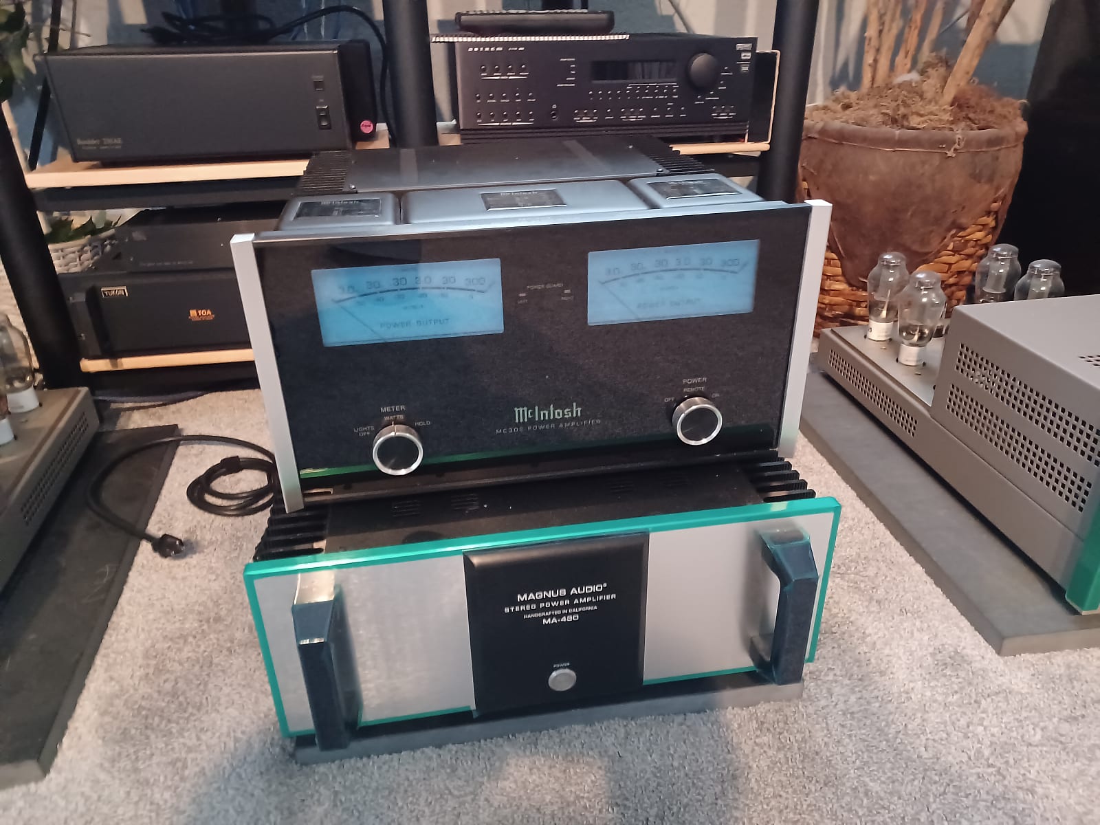 McIntosh MC302 300-Watt Stereo Solid State Power Amplifier | Reverb