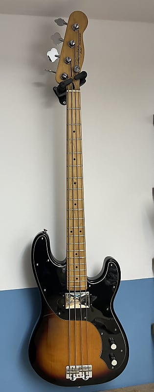 Squier Precision bass 2015 - Sunburst | Reverb
