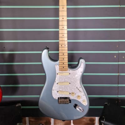 Fender Deluxe Roadhouse Stratocaster Metallic Ice Blue 2018 | Reverb