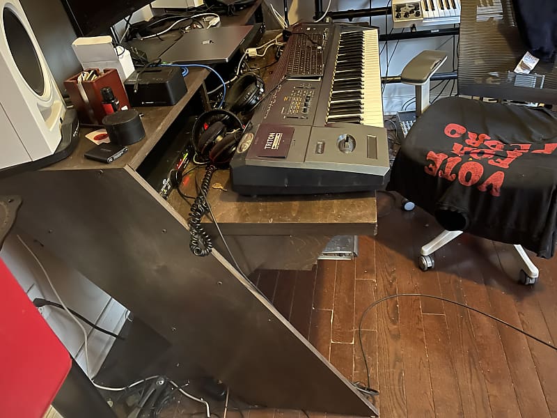 Output Platform desk 2020 - Brown | Reverb