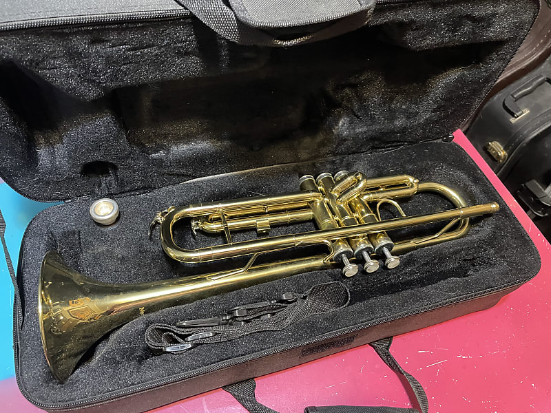 Mendini MTT-L Student Model Trumpet with case and mouthpiece | Reverb