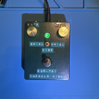 Runoffgroove Trivibe Emerald Green - Univibe Clone - Smart | Reverb