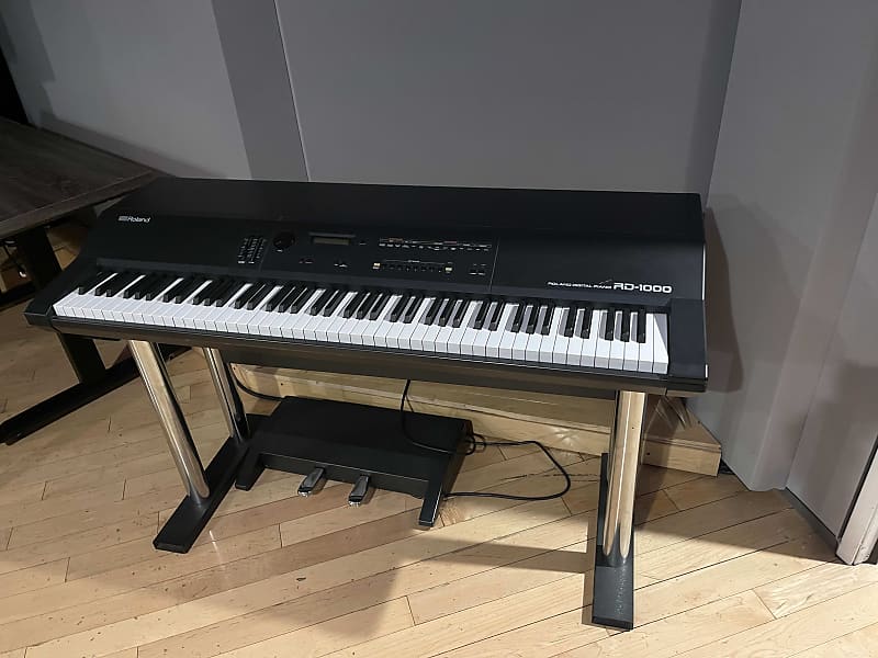 Roland RD 1000 90-2000s Black | Reverb