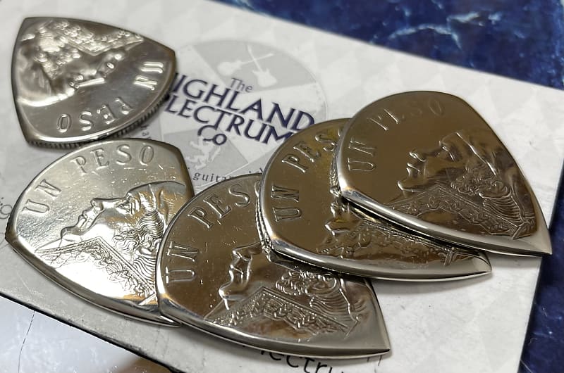 The Highland Plectrum Co. One Mexican Un Peso Coin | Reverb Italia