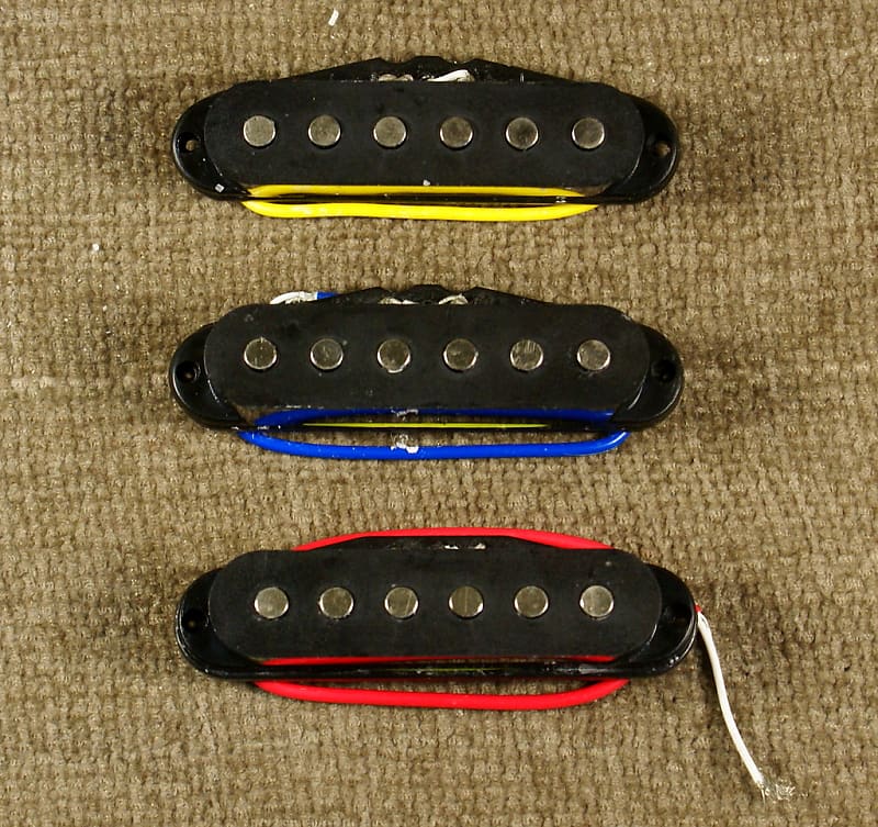 Set of 3 Strat style Single Coil Pickup ,with black cover | Reverb