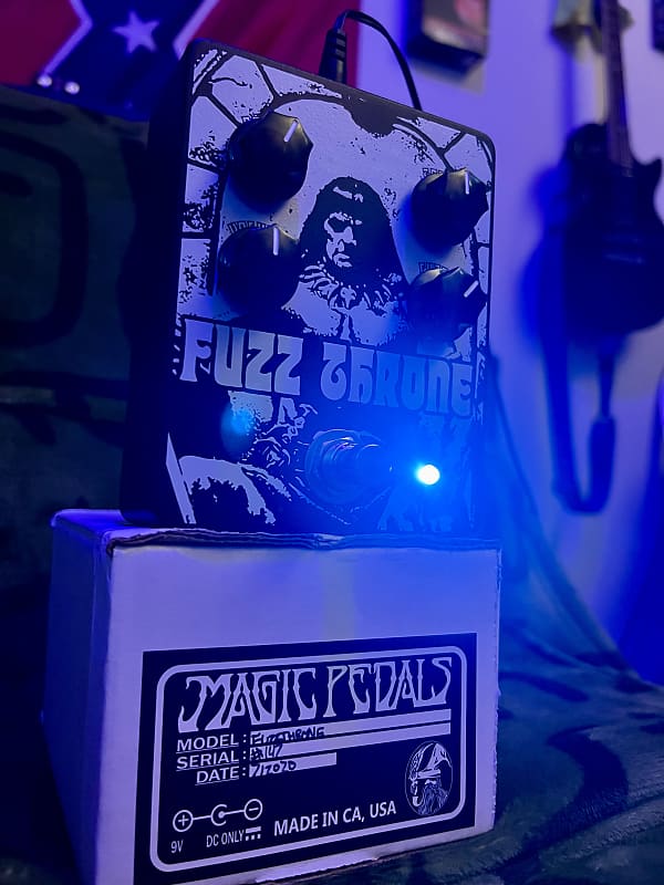 Magic Pedals Dunwich Fuzz Throne ¿Unknown? - Black/White | Reverb