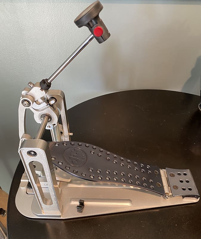 Used DW DW DWCPMCD MCD Machined Chain Drive Single Bass Drum | Reverb