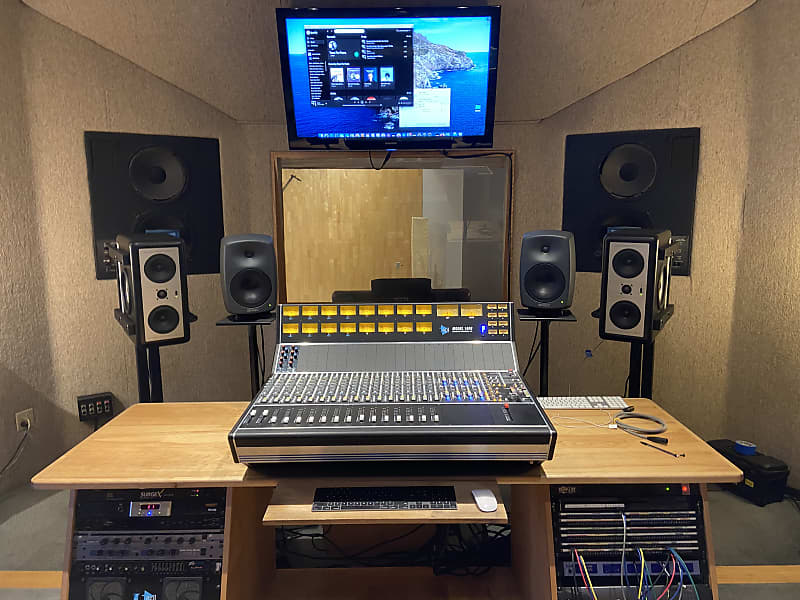 API 1608 16-Channel 8-Bus Recording Console | Reverb