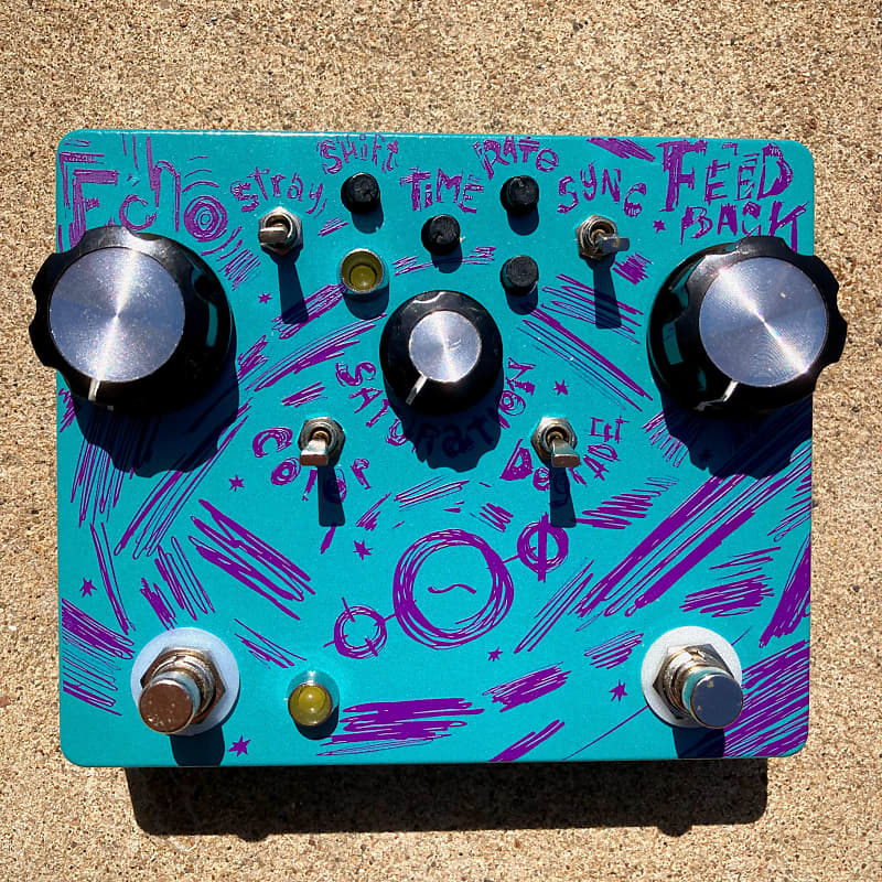 Hungry Robot Pedals The Aether modulating delay | Reverb UK