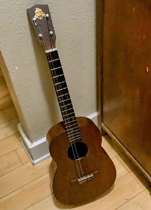 Favilla Baritone Ukelele 1950-1957 - Mahogany | Reverb