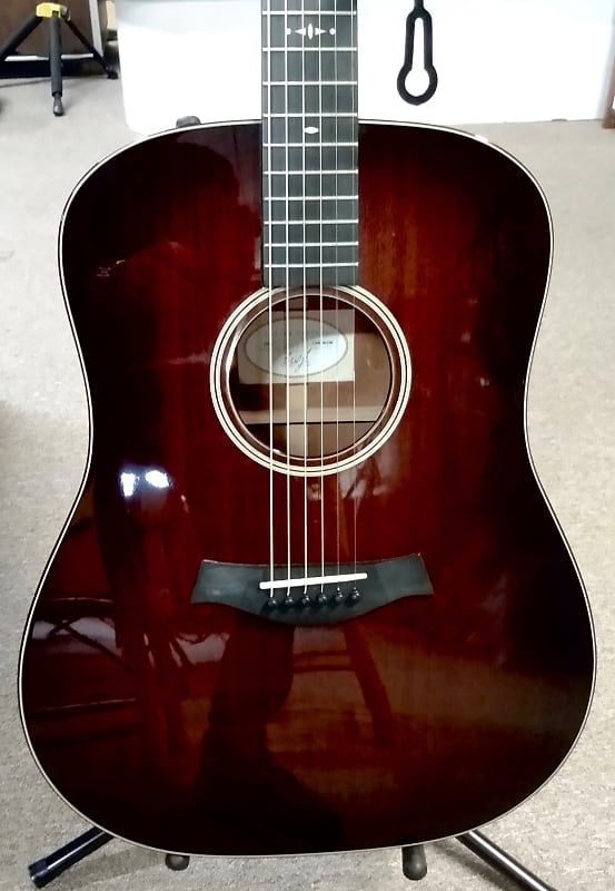 Beautiful 2016 Taylor 520e w/ Hard Case | Reverb
