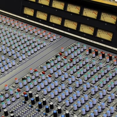 DDA DMR12 44 Input Analogue Console | Reverb