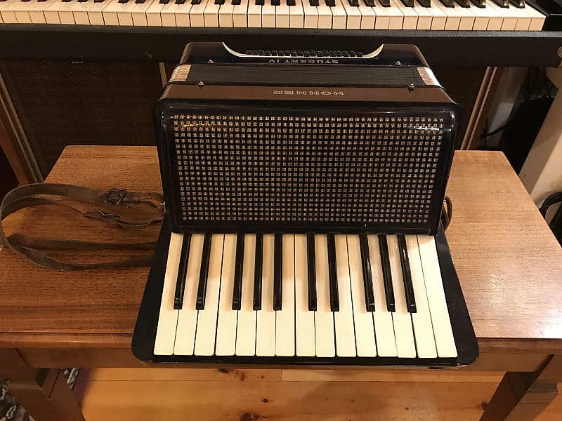 Hohner Student IV Accordion | Reverb