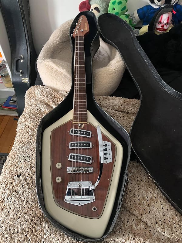 Domino Californian 1967 - Cream | Reverb