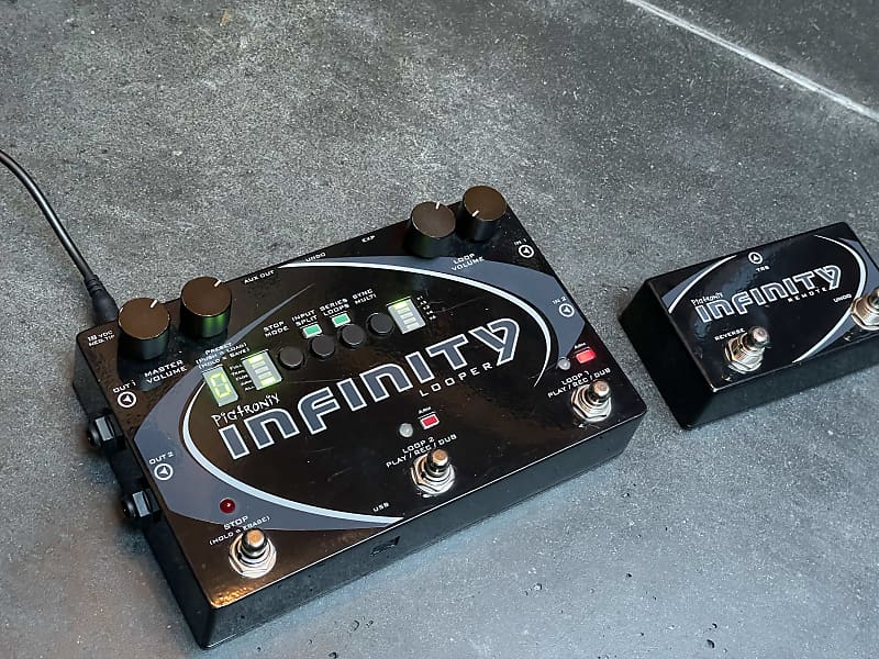 Pigtronix Infinity Looper and remote Switch | Reverb