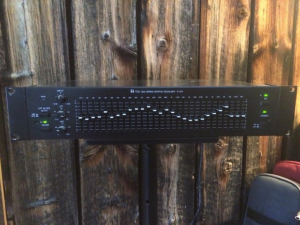 TOA E-1231 graphic equalizer | Reverb