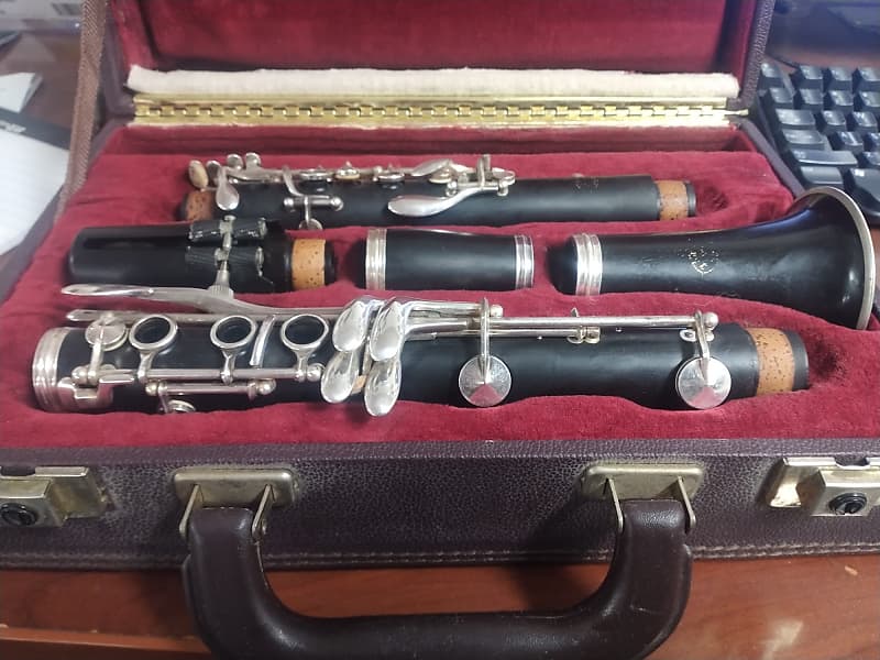 Buffet E-11 Bb Clarinet | Reverb