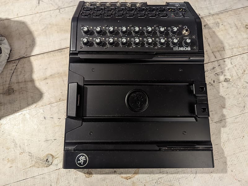 Mackie DL 1608 16 Channel Digital Live Sound Mixer | Reverb