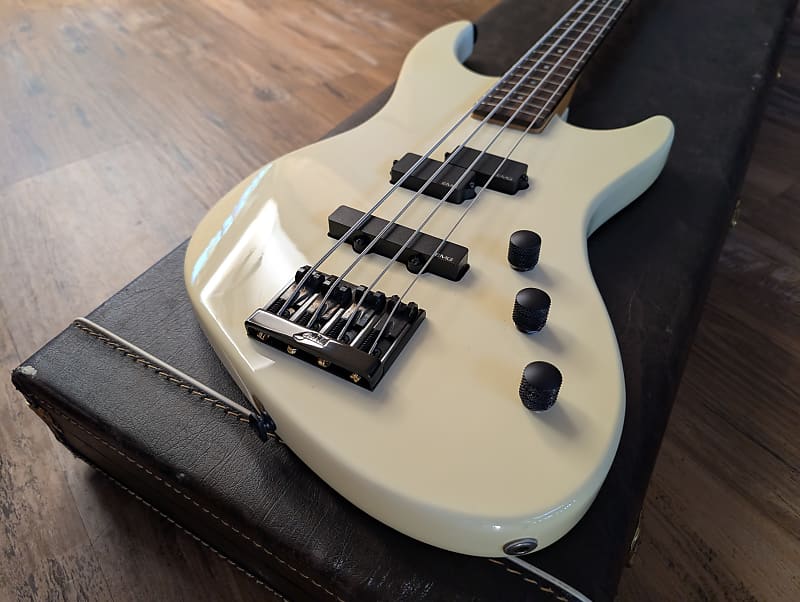 1986 Guild Pilot Bass Guitar SB-604 White Active EMGS 8.3Lbs | Reverb