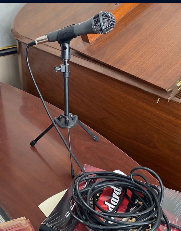 Califone DM39 Silver/Black Professional Dynamic Microphone | Reverb