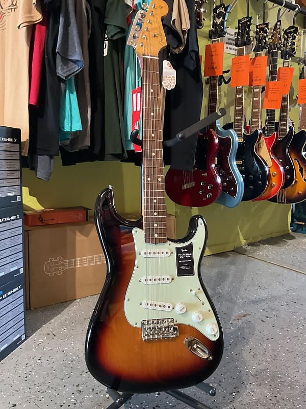 Fender Vintera II 60's Stratocaster w/case | Reverb