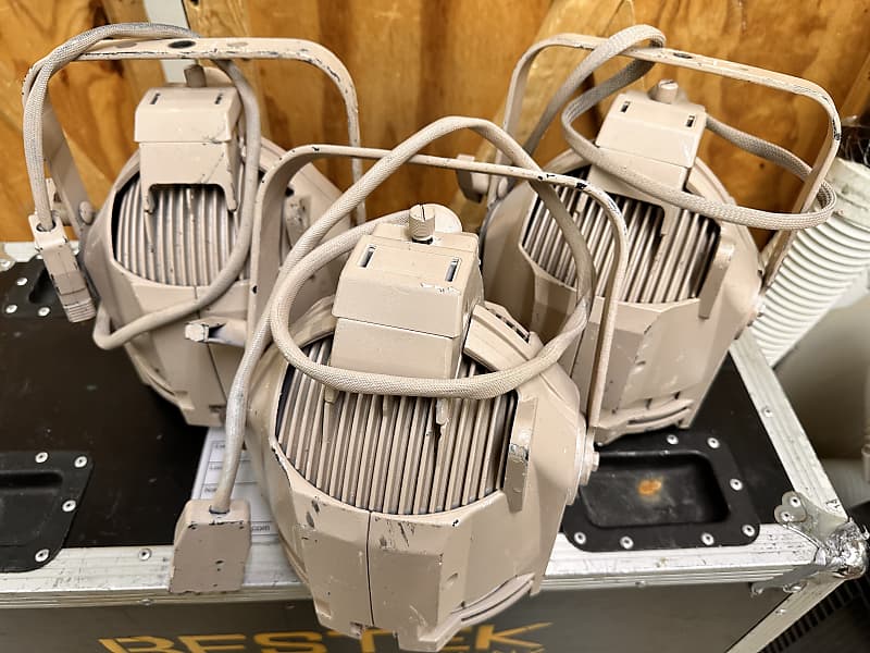 Lot of three: ETC Source Four PAR 750W Stage Lights w/Bulbs | Reverb