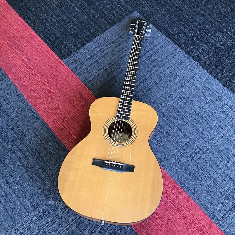 Larrivee OM-02 Acoustic Guitar w/case 1999 natural | Reverb