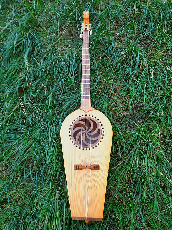 Georgian folk music instrument Panduri | String instrument | Reverb