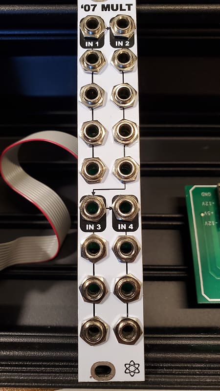 Synthrotek '07 Mult Buffered Multiple White | Reverb
