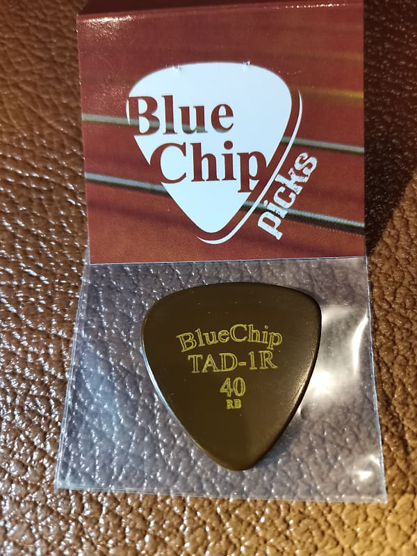Blue Chip TAD-40 1R triangle pick, 1 rounded tip, 1mm thick | Reverb