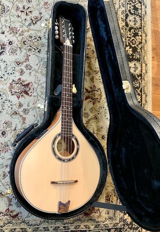 Carvalho MOC308 Octave Mandolin Spruce, pickup & case | Reverb