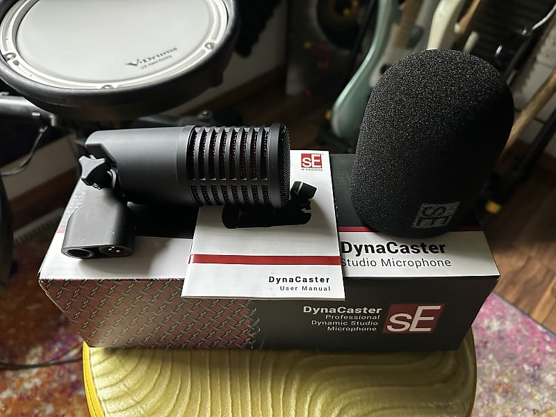 sE Dynacaster DCM8 Broadcast Dynamic Microphone Built In | Reverb