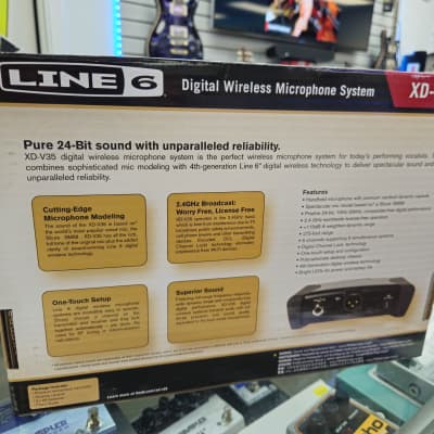 Line 6 XD-V35 Digital Wireless Handheld Microphone System | Reverb