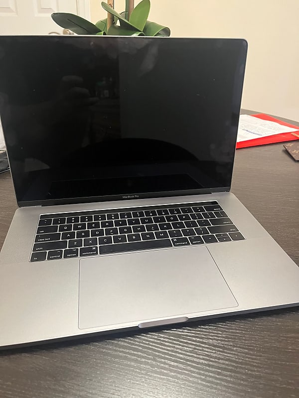 Apple Macbook pro 2017 - Space grey | Reverb