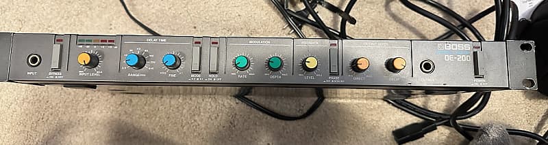 Boss DE-200 12-bit digital rack delay | Reverb